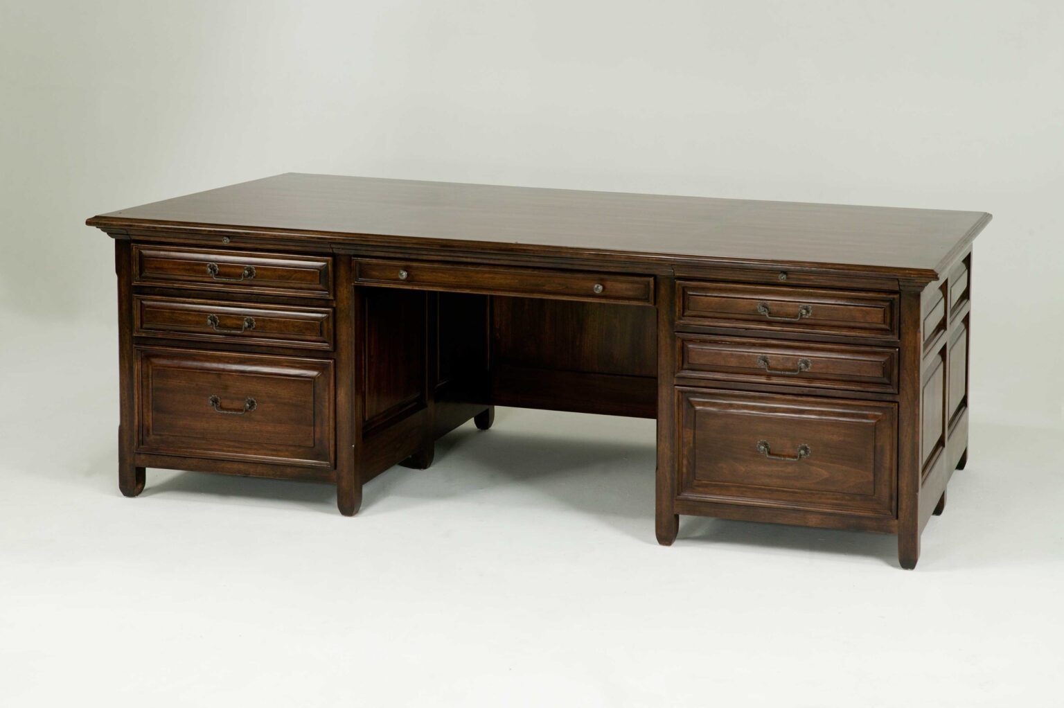 8550 EXECUTIVE DESK - Bausman & Company